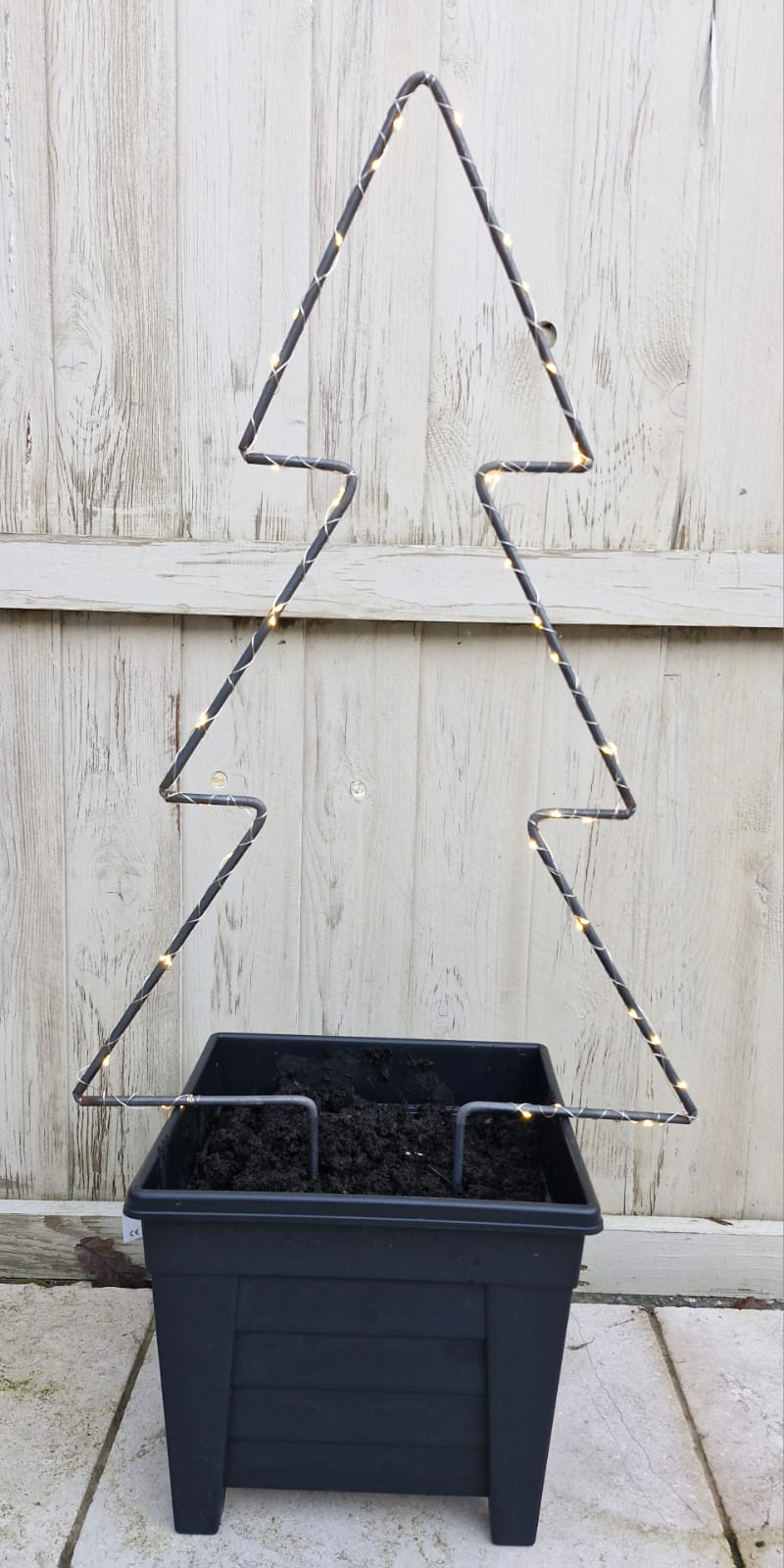 Steel Christmas tree outline – mandometalsmith