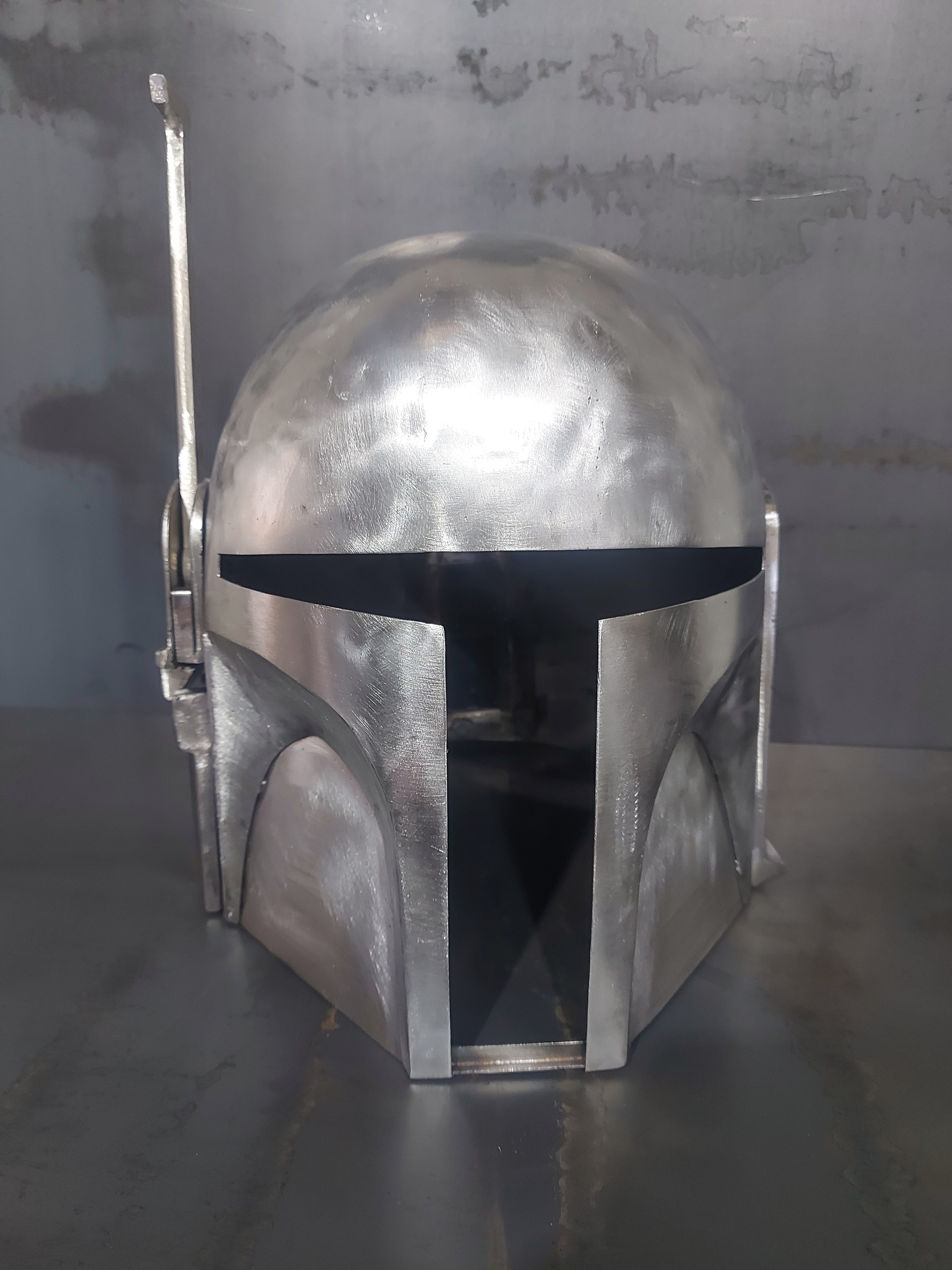 Mando helmet with Range aerial – mandometalsmith