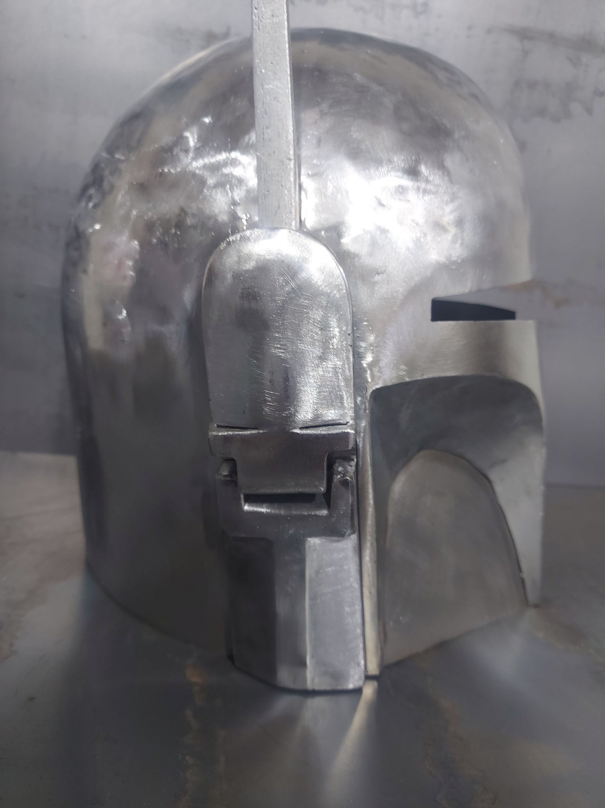 Mando helmet with Range aerial – mandometalsmith