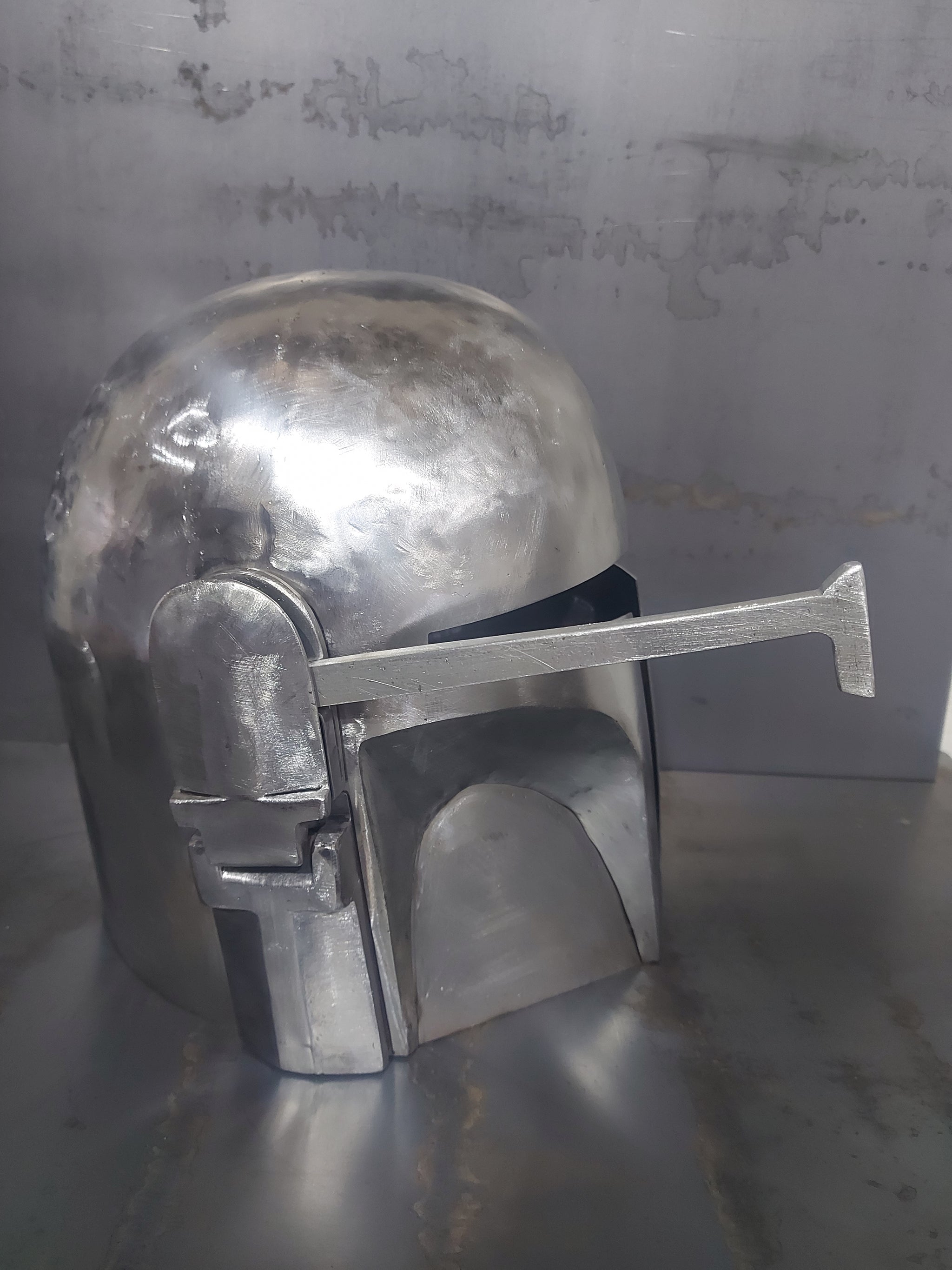 Mando helmet with Range aerial – mandometalsmith